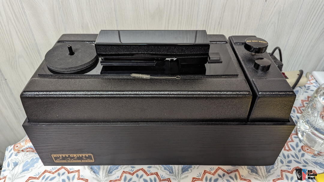 Nitty Gritty Mini-Pro 1 Record Cleaning machine in black. Cleans both ...