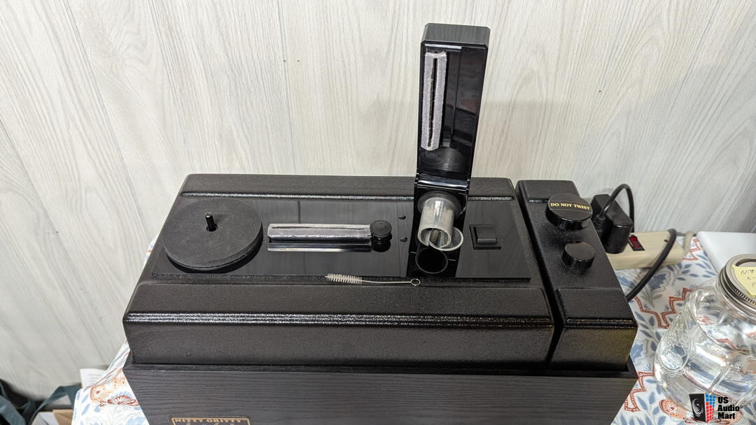 Nitty Gritty Mini-Pro 1 Record Cleaning machine in black. Cleans both ...