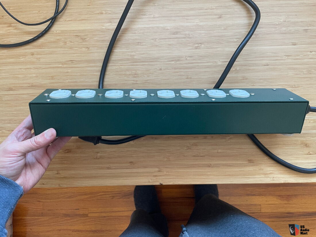 CablePro Noisetrapper NANA 8-Outlet Power Strip Photo #4786568 - US ...