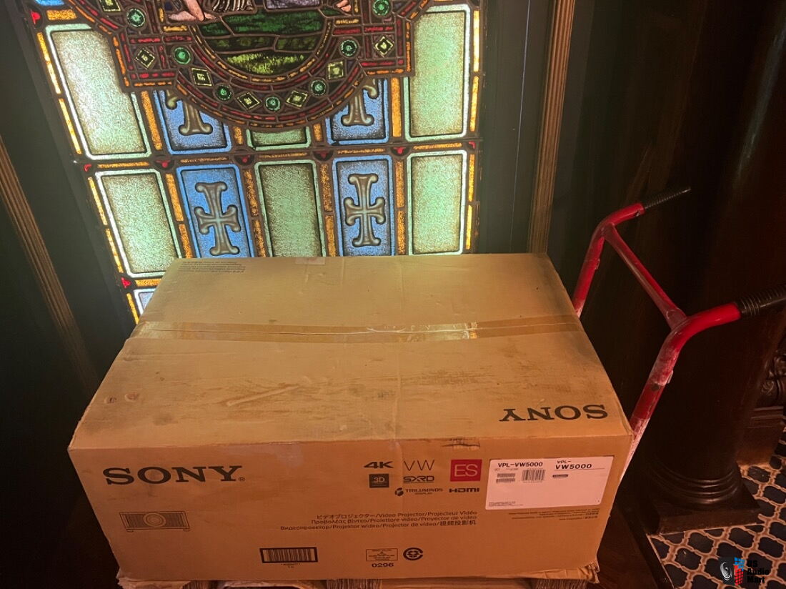 VPL-VW5000ES Sony 4K Home Theater Laser Projector - still in the box ...
