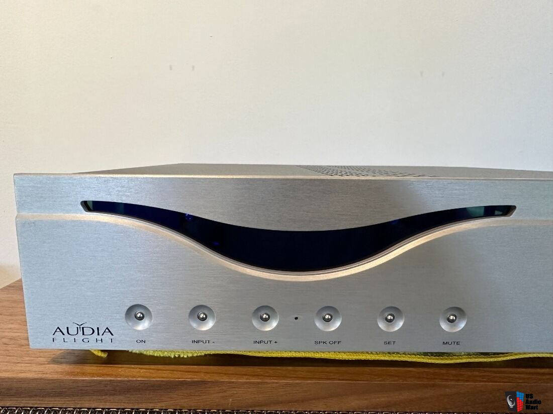 Audia Flight Three S Integrated Amplifier Photo #4797588 - US Audio Mart