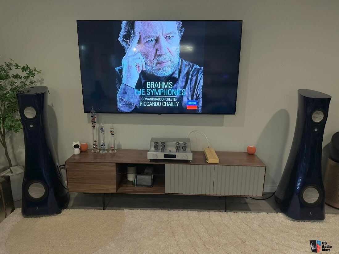 Excellent Estelon XB Cobalt Blue Glossy floor standing speakers Ceramic ...