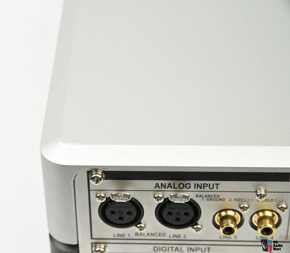 TAD C2000 Stereo Preamplifier / DAC; C-2000; Remote; Silver & Black ...