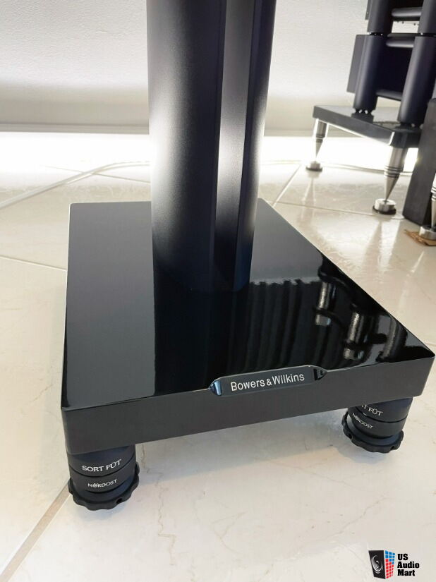 B&W 805D4 Gloss Black Speakers with Stands Photo #4809851 - UK Audio Mart