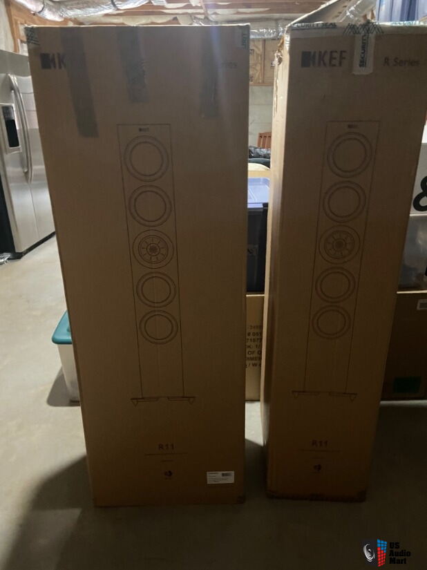 KEF R11 in gloss black Photo #4819469 - US Audio Mart