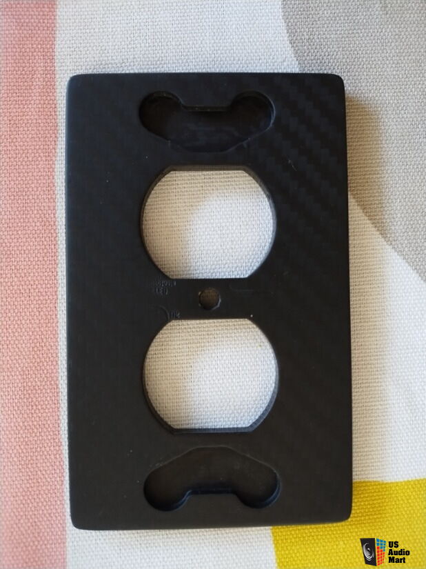 Furutech 105.1 NCF outlet cover Photo #4828961 - US Audio Mart