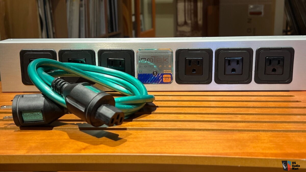 Isotek EVO3 Polaris Power Conditioner with Initium Power Cable Photo ...