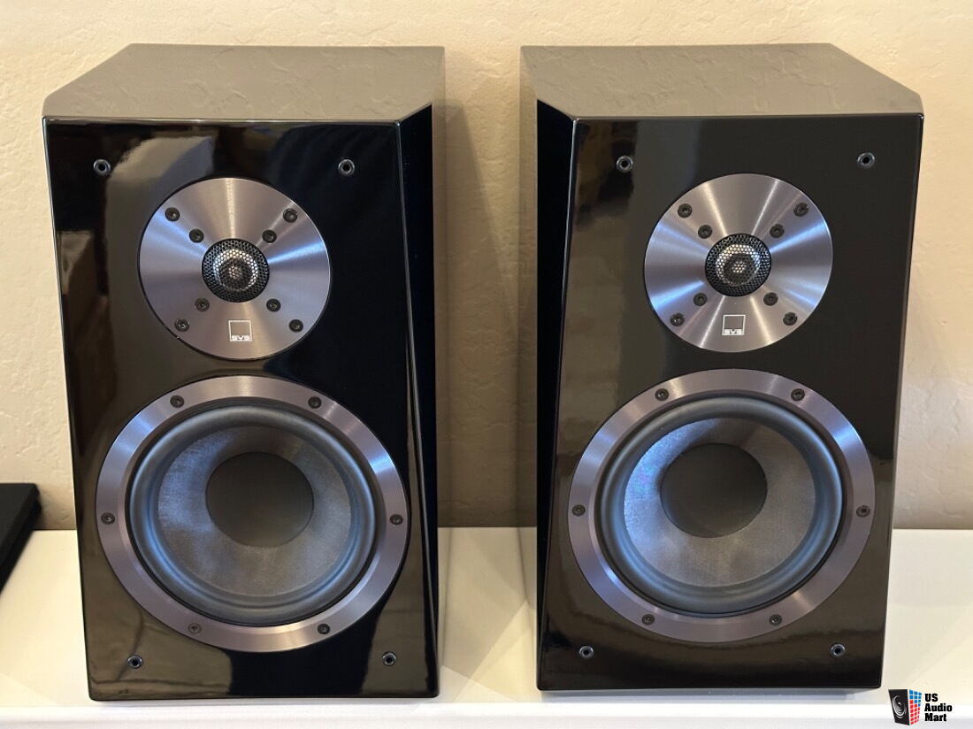 SVS Ultra Bookshelf Speakers Piano Black Photo #4860929 - US Audio Mart