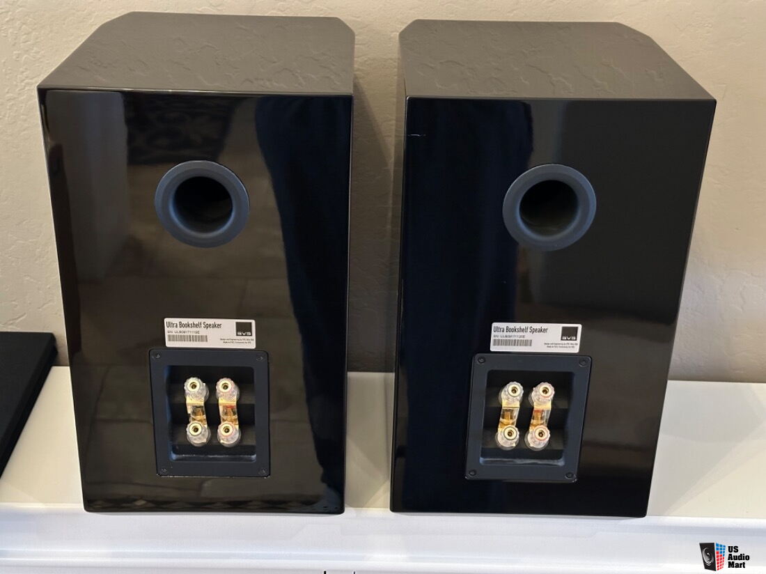 SVS Ultra Bookshelf Speakers Piano Black Photo #4860931 - US Audio Mart