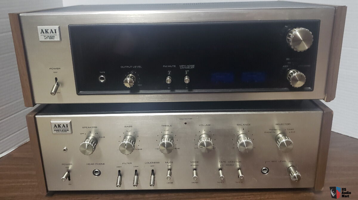 Akai AA-5500 Integrated Amplifier and matching AA-550 Tuner Photo ...