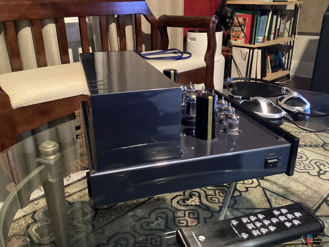 PrimaLuna DiaLogue Premium Preamplifier Photo #4886322 - US Audio Mart