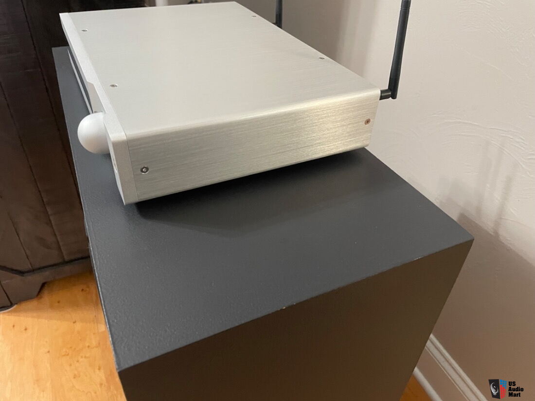 Auralic Altair music streamer W/2 Terabyte hard drive 1st gen Photo ...