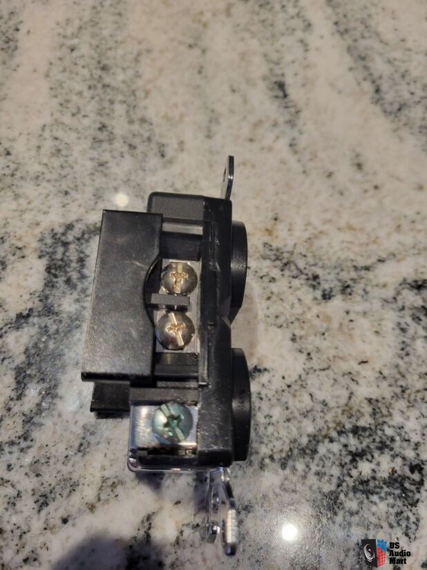 2 Furutech GTX-DR - rodium outlets Photo #4920800 - US Audio Mart