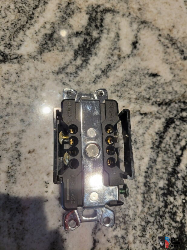 2 Furutech GTX-DR - rodium outlets Photo #4920800 - US Audio Mart