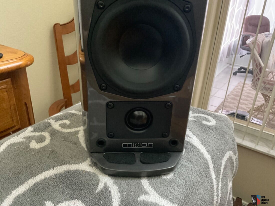 Mission E-80 bookshelf speakers mint condition