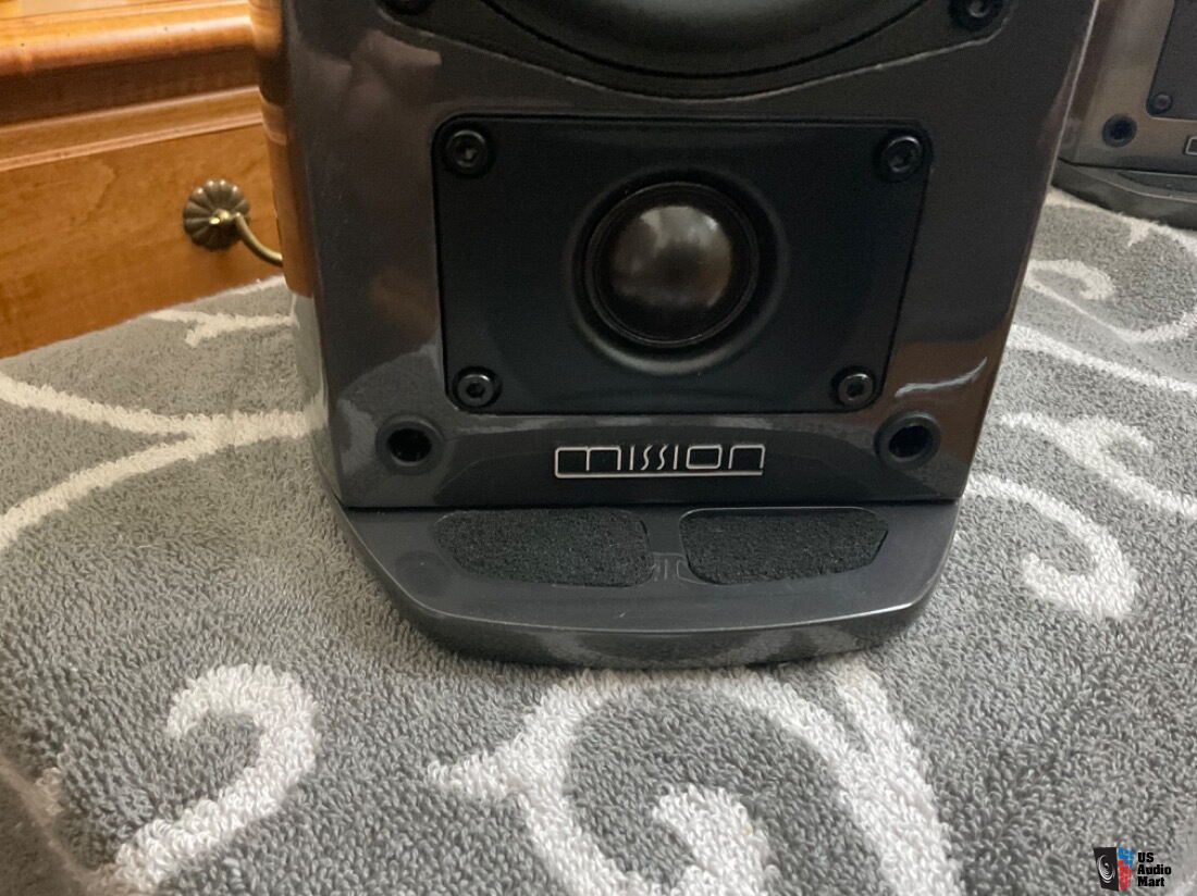 Mission E-80 bookshelf speakers mint condition