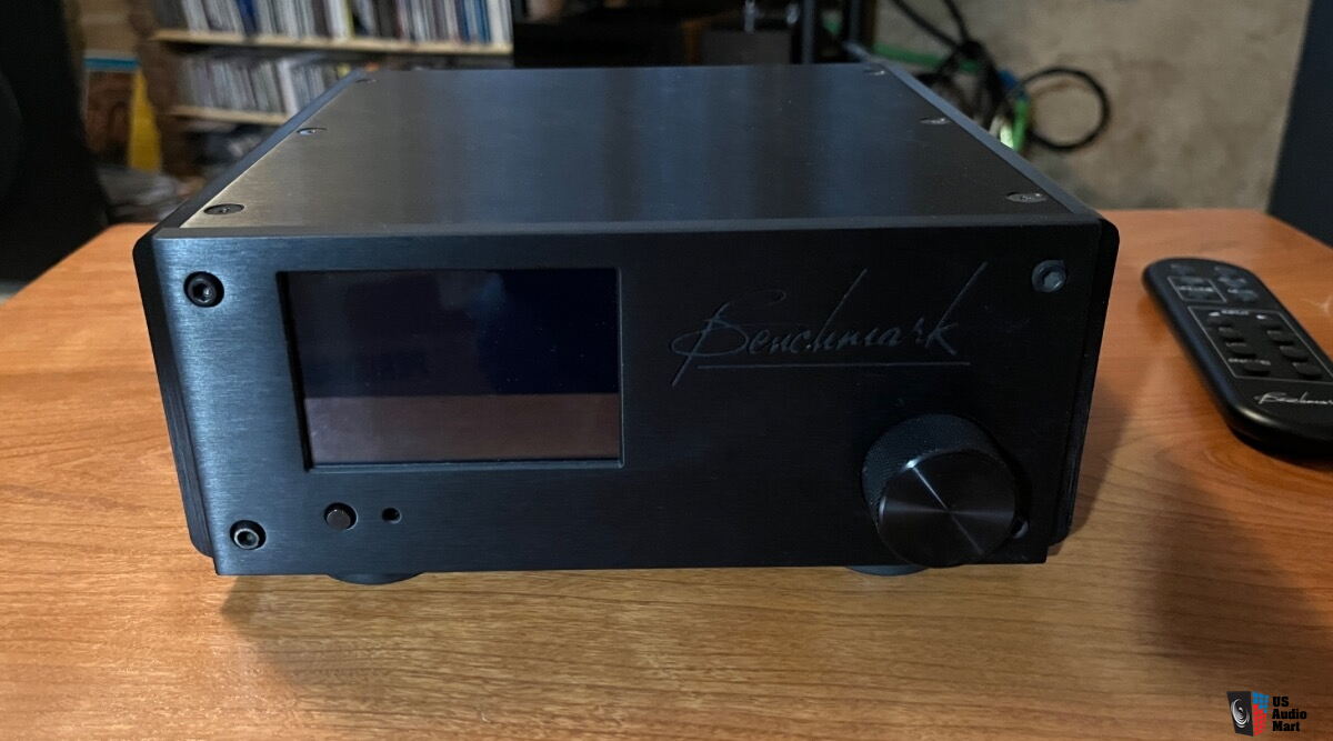 Benchmark LA4 Line Amplifier