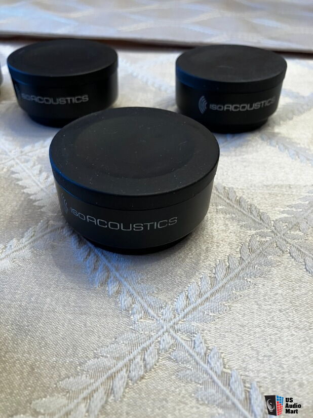 IsoAcoustics Iso-Pucks - Set of 8 - like new