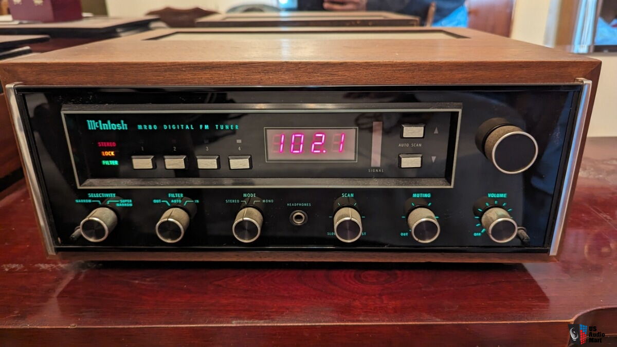 McIntosh MR80 w L12 Slanted Leg wooden case Photo #5004686 - US Audio Mart