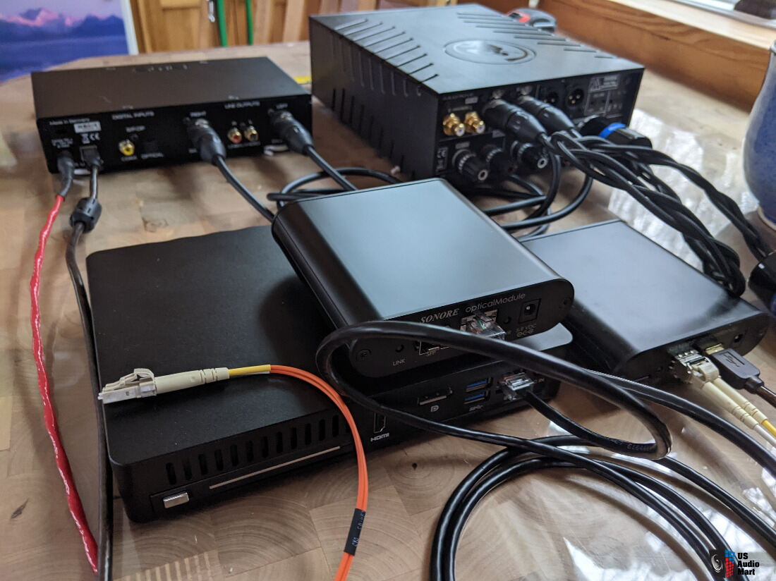 Very compact high-end audiophile stereo component system Photo #5007493 ...