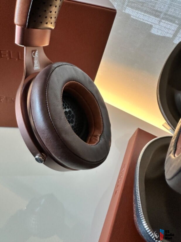 Excellent condition!!! Focal Stellia with original packaging Photo ...