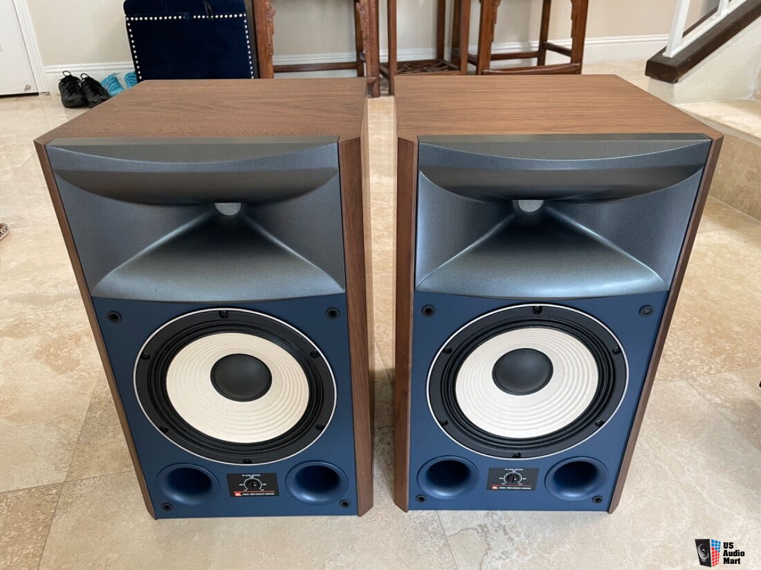 JBL Synthesis 4306 Studio Monitor Loudspeaker, space-efficient design ...