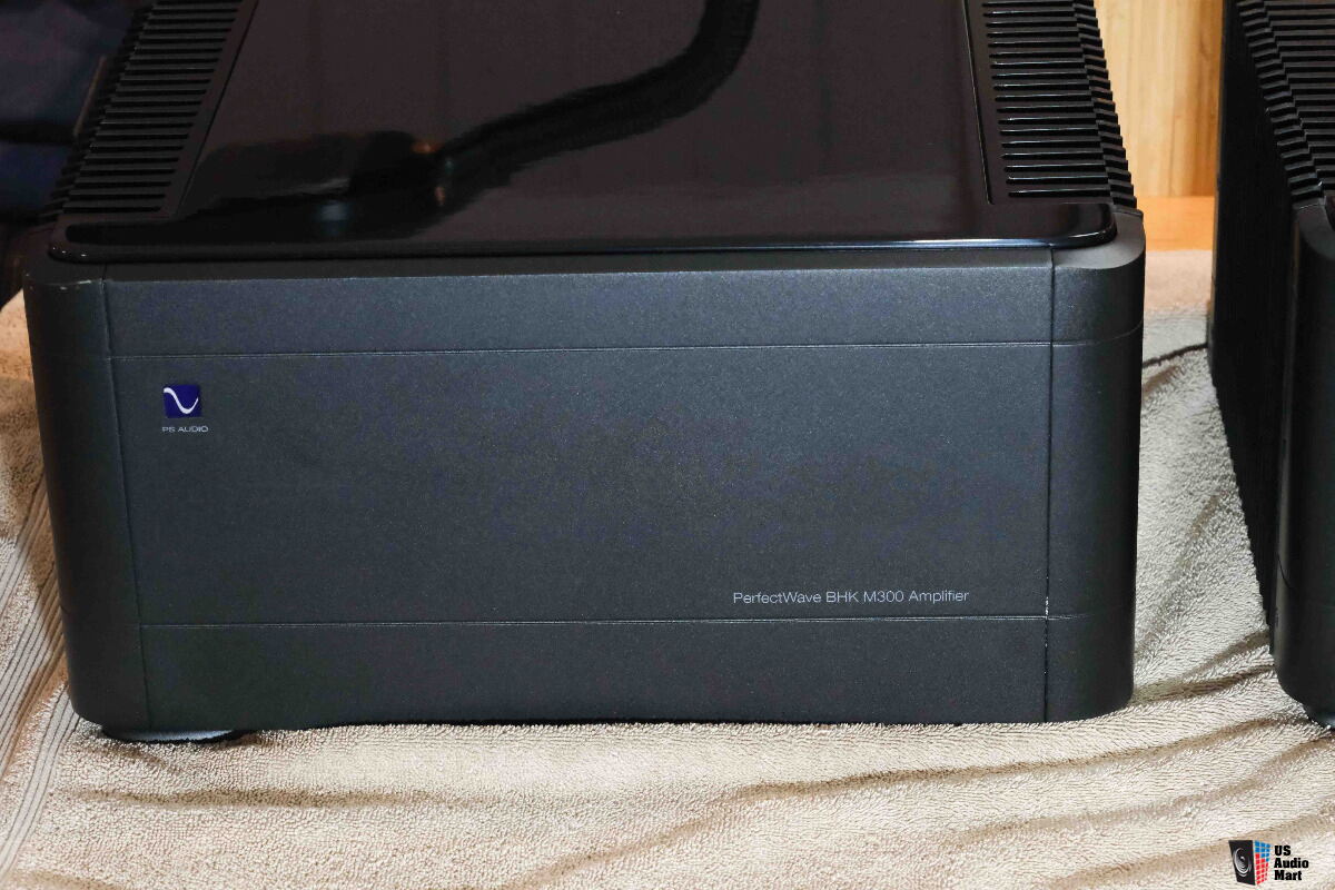 PS Audio BHK 300 Mono Block Aplifiers in Black Photo #5017236 - US ...