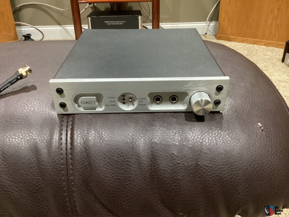 Benchmark DAC-1 DAC with wireworld 1 meter ultraviolet 8 Bnc cable ...