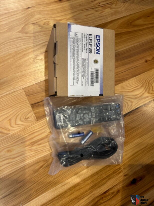 Epson Pro Cinema 6050UB Projector and EPV Polar Star SE Screen Photo ...