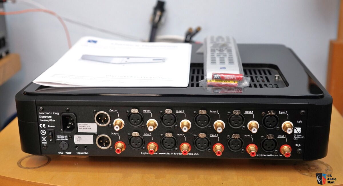 PS Audio BHK Signature tube preamp Photo #5025595 - US Audio Mart
