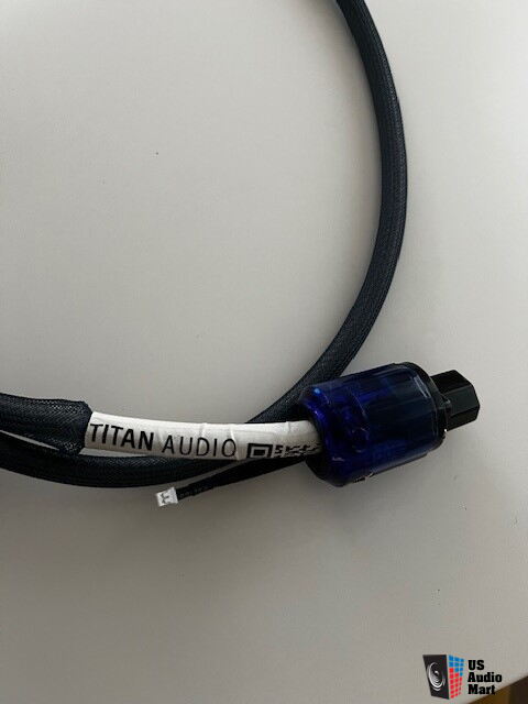 1.5 M Titan Helios Power Cable and Titan Helios Power Block