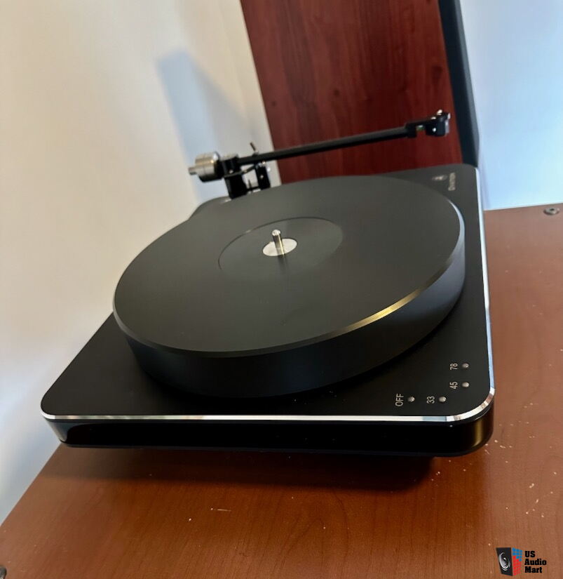 Clearaudio Ovation Turntable with AMG tonearm, Cardas tonearm cable and ...