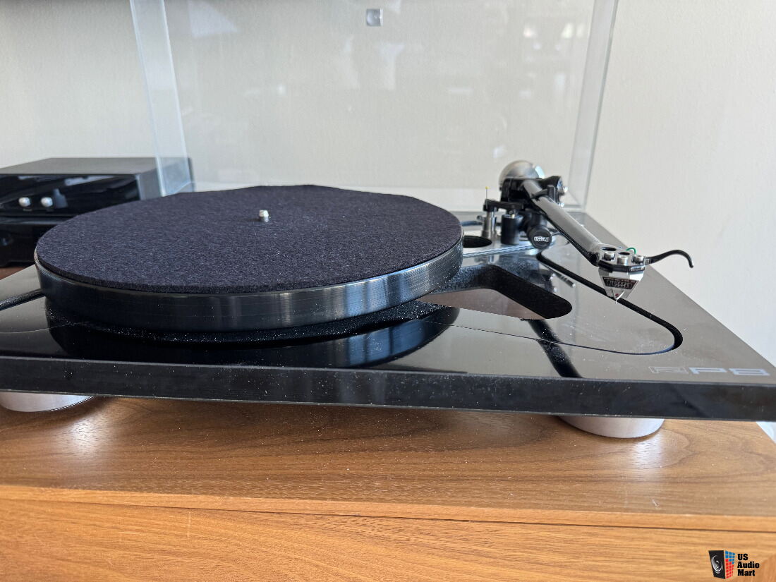 Regga P8 Turntable Plus Apheta 2 cartridge