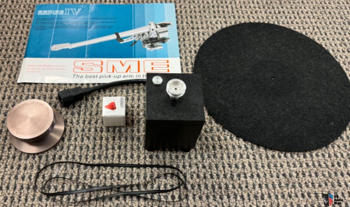 Basis 2001 turntable with SME IV tonearm and Basis record clamp Photo ...
