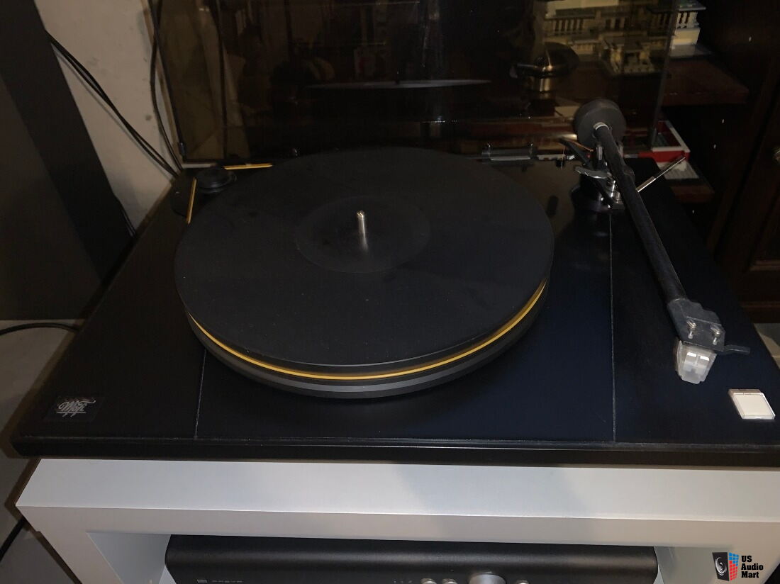 Mofi UltraDeck turntable with UltraTracker Cartrdige Photo #5078387 ...