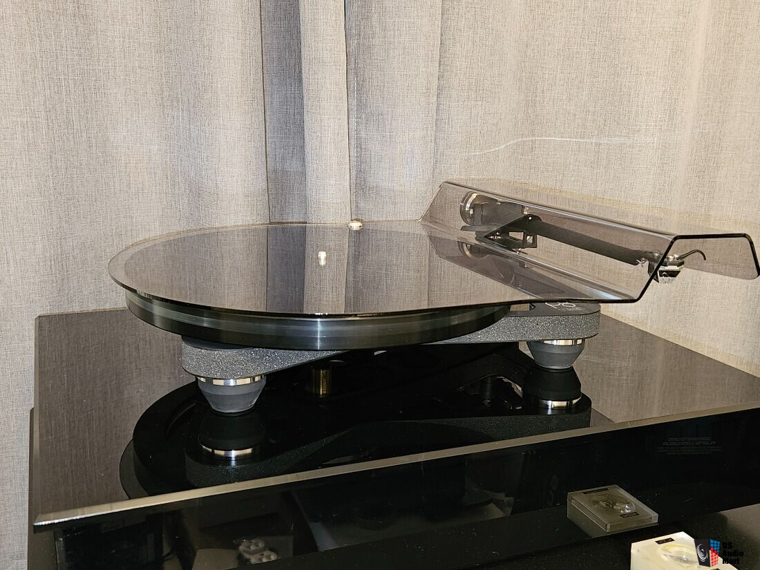 Rega P8 Turntable and Apheta 3 MC Cartridge