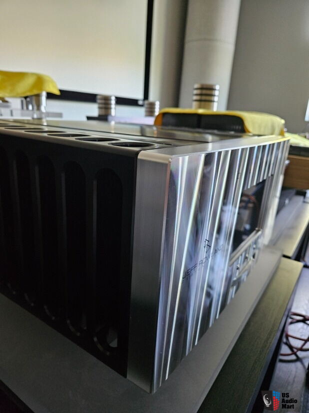 Jeff Rowland Daemon integrated amplifier with HP phono Photo #5091841 ...