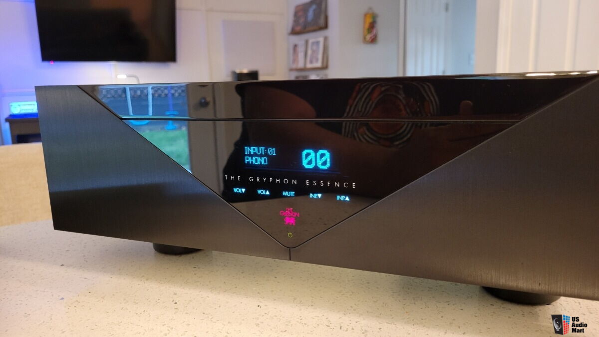 Gryphon Essence Preamp complete Photo #5106366 - US Audio Mart