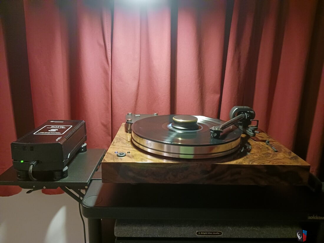 Pro-Ject Xtension 9 Evolution Turntable and Sbooster Power Supply ...