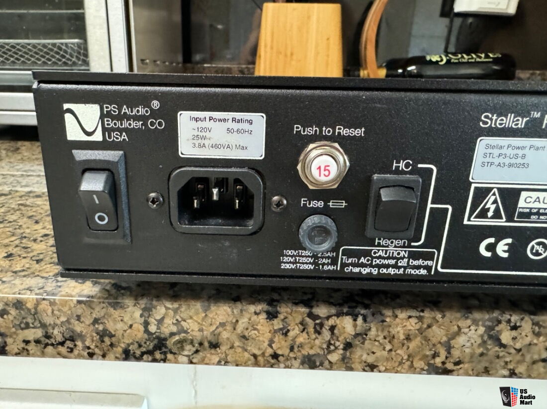 PS Audio Stellar PowerPlant 3 power regenerator in black finish, remote ...