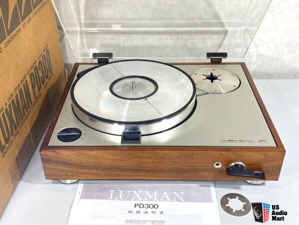 Luxman PD-300 Belt-driven Turntable with unique Vacuum hold-down Photo ...