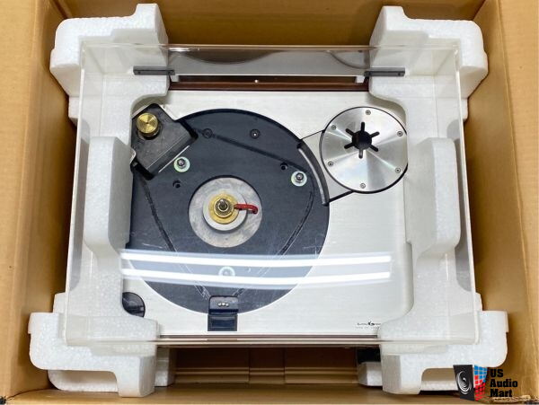 Luxman PD-300 Belt-driven Turntable with unique Vacuum hold-down Photo ...