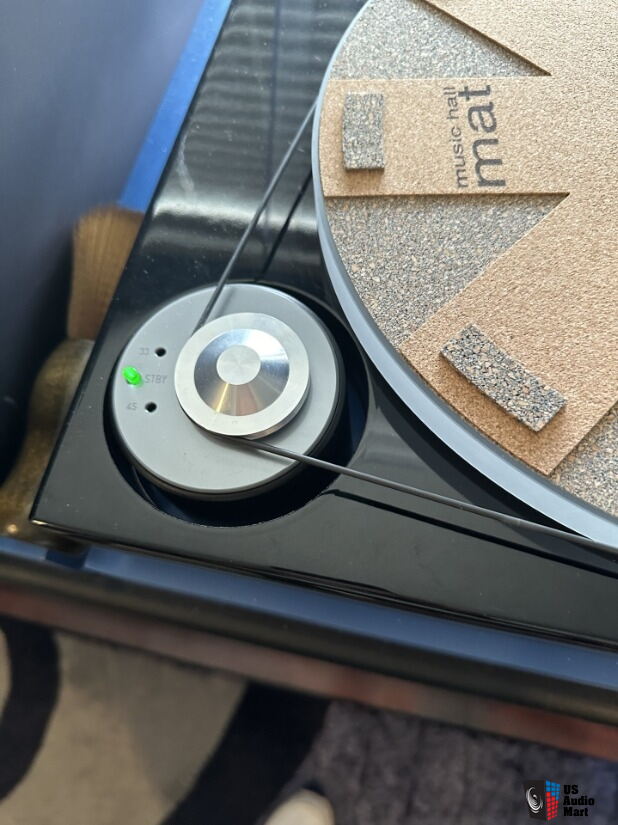 MUSIC HALL - MMF-7.3 Turntable with Ortofon Bronze Cartridge Photo ...