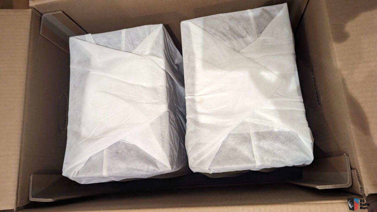 Revival Audio Sprint 3 as new with Stand 3 included