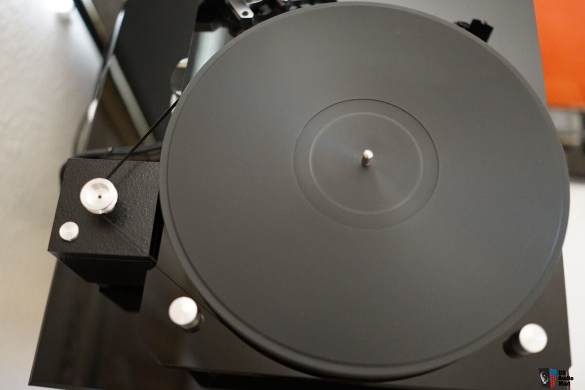 Basis Audio 2001 turntable with SME tonearm cut-out base