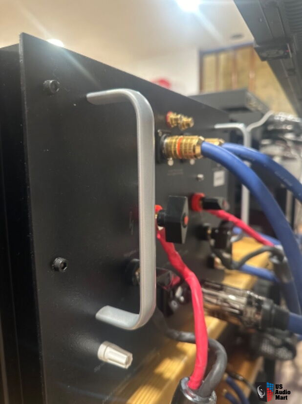Pass labs X350.5 2 channel power amplifier in supermi t condition and shape