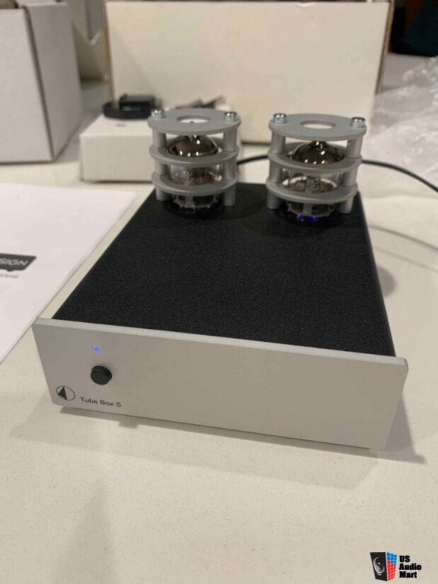 Pro-Ject Debut Carbon Turntable + Ortofon 2M Blue Cartridge + Pro-Ject ...