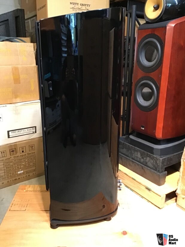 Paradigm Persona 3 F speaker pair