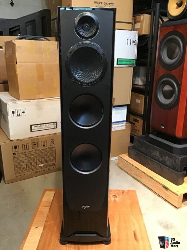 Paradigm Persona 3 F speaker pair