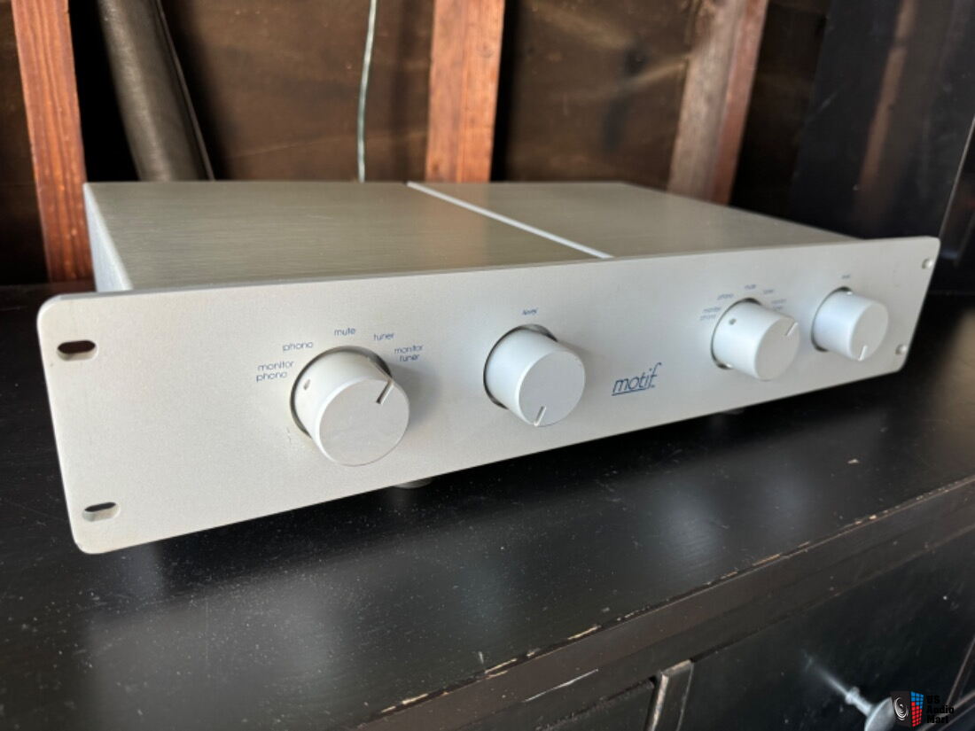 Conrad Johnson Motif MC-7 Line Stage Audiophile Preamplifier Photo ...